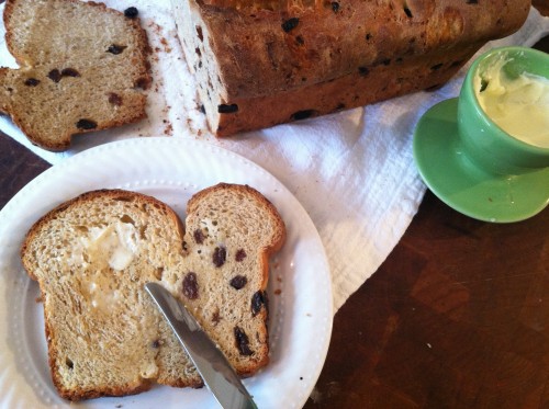 Leftovers 411 – Oatmeal Cinnamon Raisin Bread | Two Chums